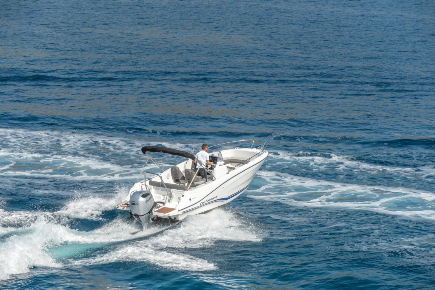 Verhuur van Motorboot Jeanneau Cap Camarat 6.5 CC Serie 3 Trogirski ...