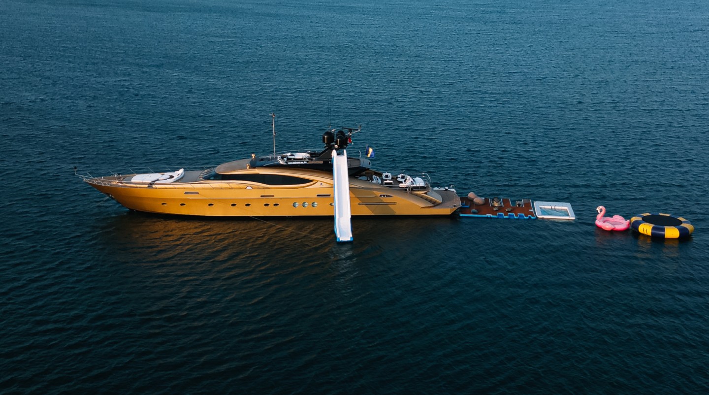 Verhuur van Jacht Custom Made 136 Dubai Marina (ROYALTY 24 CARAT) | SamBoat