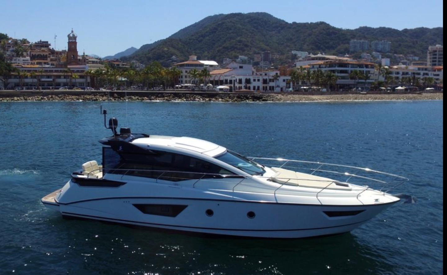 Verhuur van Motorboot Bénéteau Gran Turismo 46 Puerto Vallarta (Beau ...