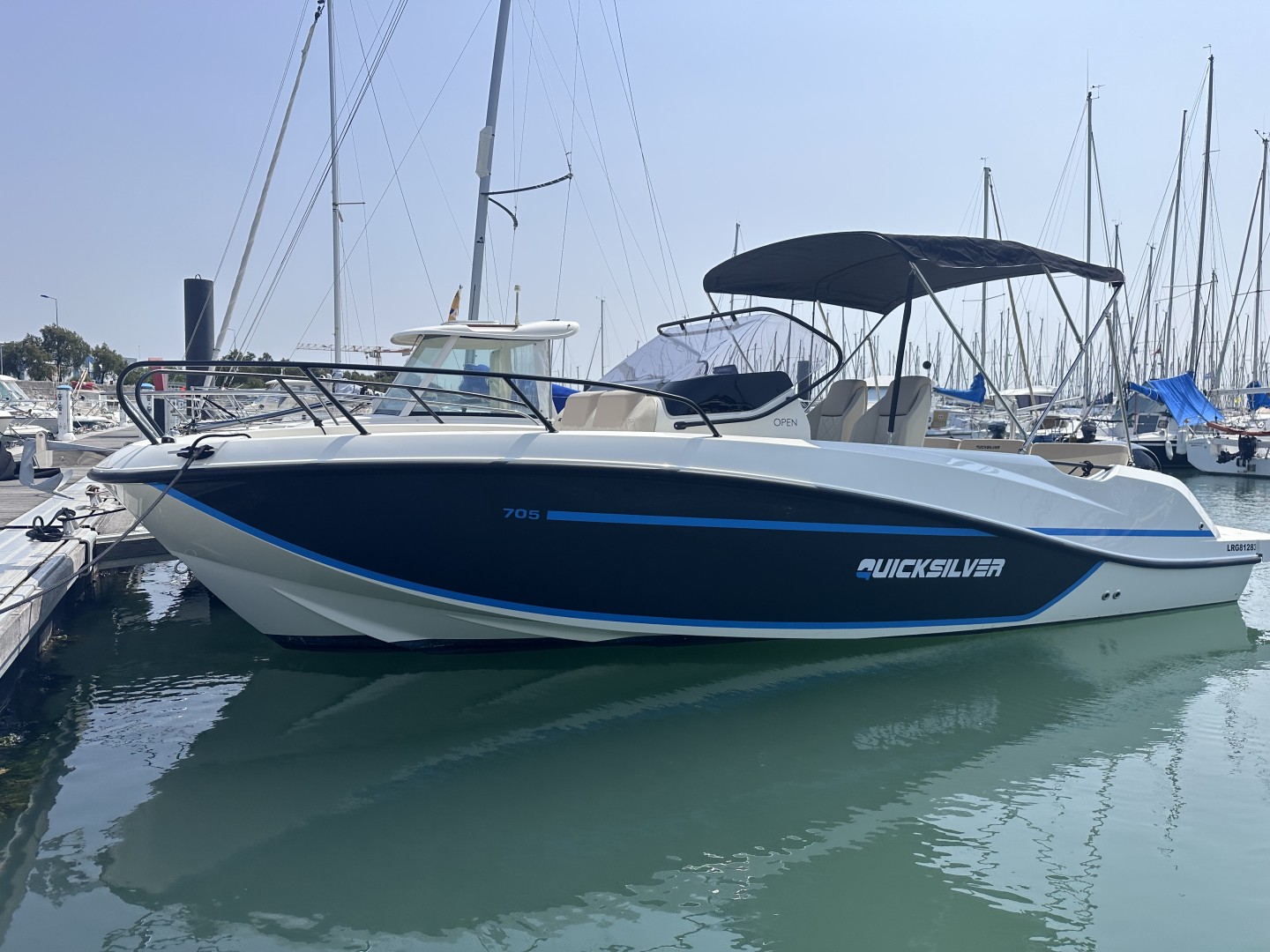 Verhuur van Motorboot Quicksilver 705 Open La Rochelle | SamBoat