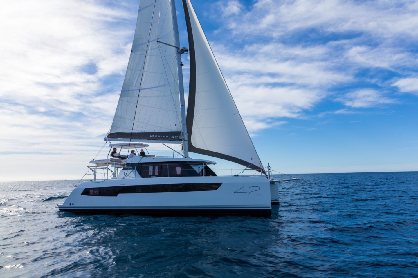 Verhuur van Catamaran Leopard Catamarans / Robertson & Caine Leopard 42 ...