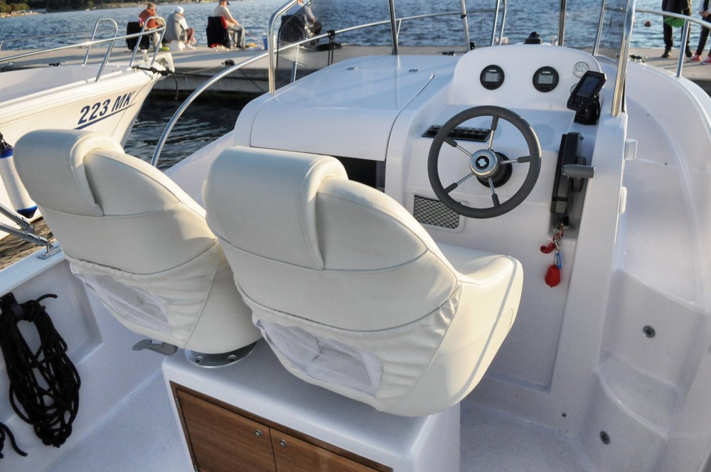 Verhuur van Motorboot Elan 600 Cabine Elan 650 cabin - 1 - SamBoat